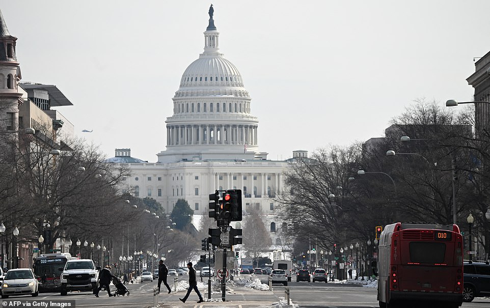 Suspected gunman arrested outside US Capitol