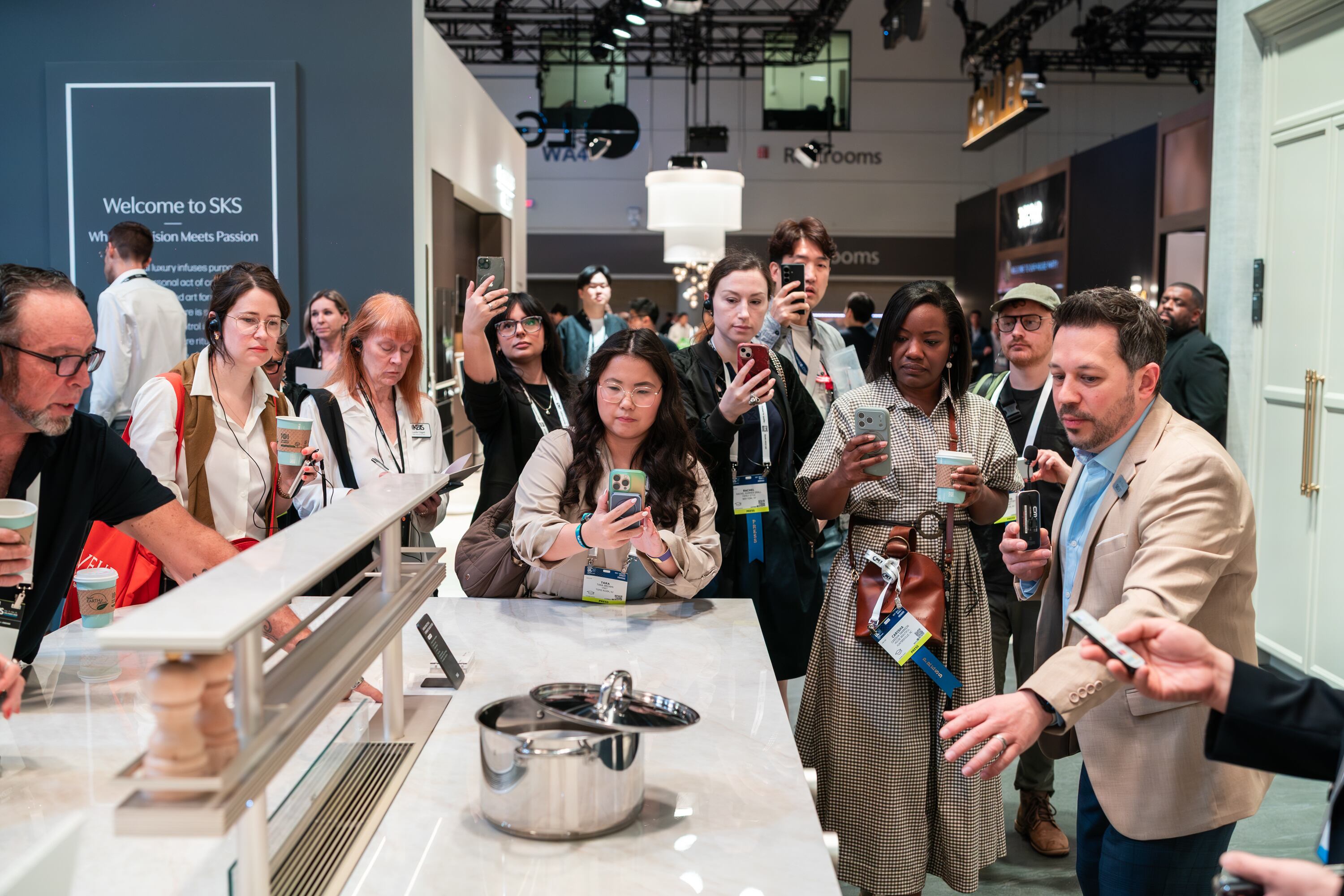 Ultra-premium appliance war ignites as LG, Samsung, GE unveil AI ...