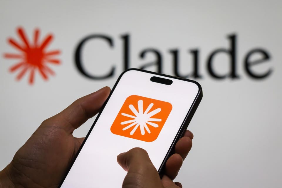 Claude outage reports surge—users report issues with chat function