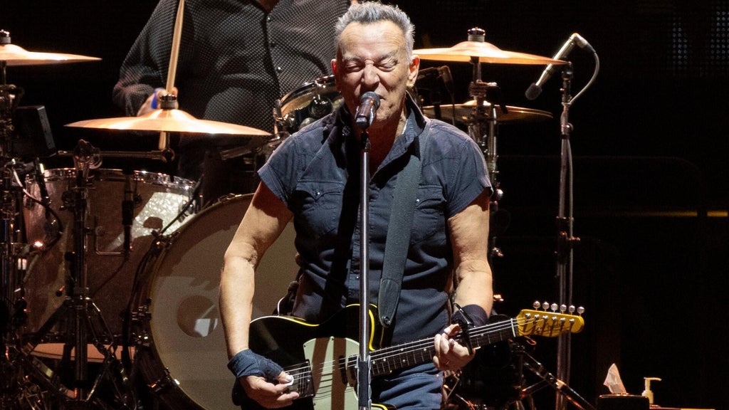 Bruce Springsteen announces "Land of Hopes & Dreams" tour with stop at ...