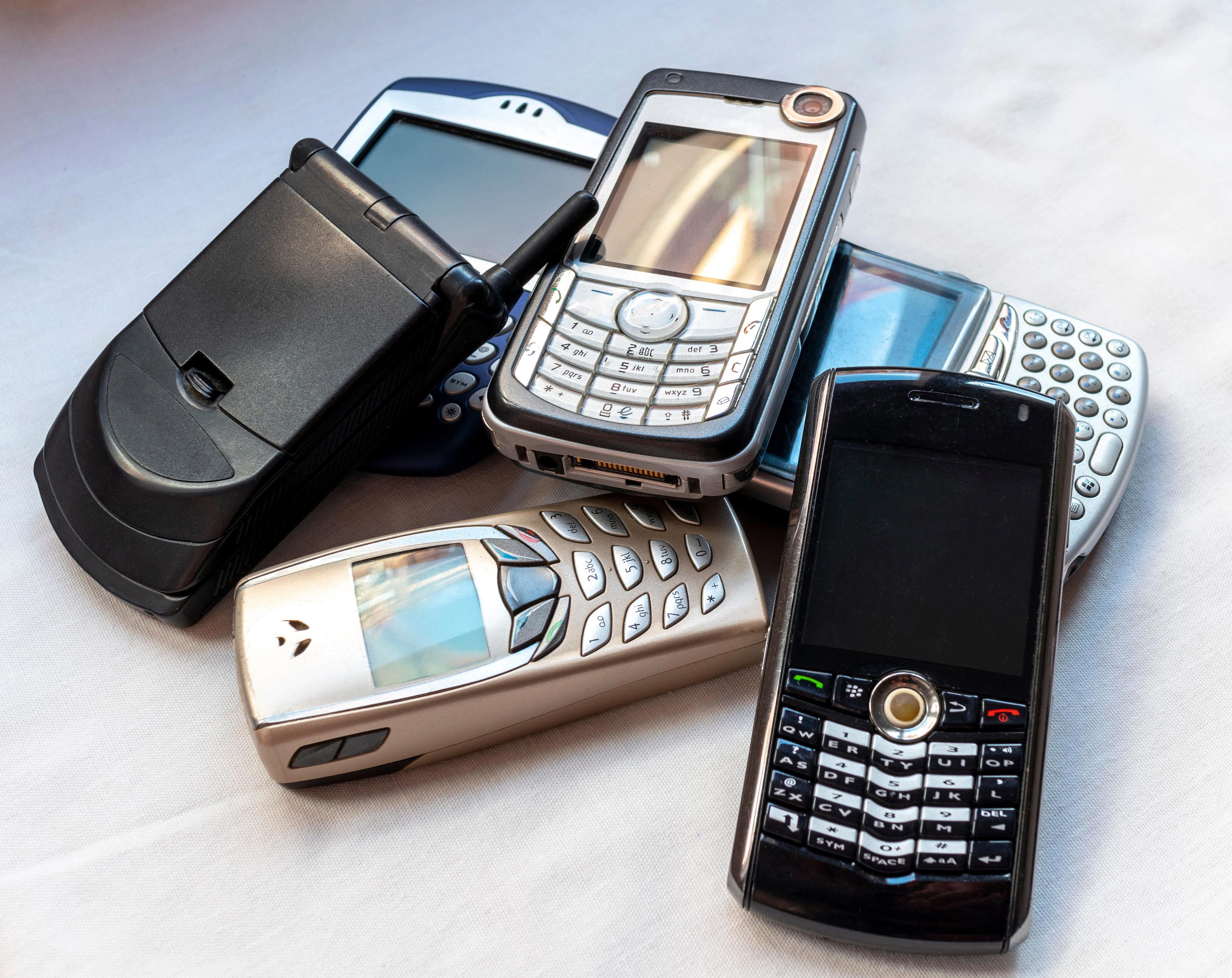 The 6 best dumbphones for unplugging from endless screen time