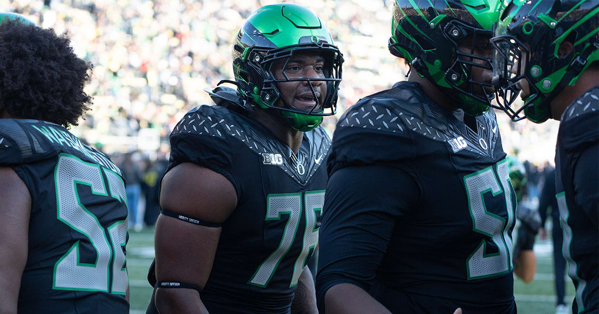 Oregon LT Isaiah World reportedly suffered major injury in College ...