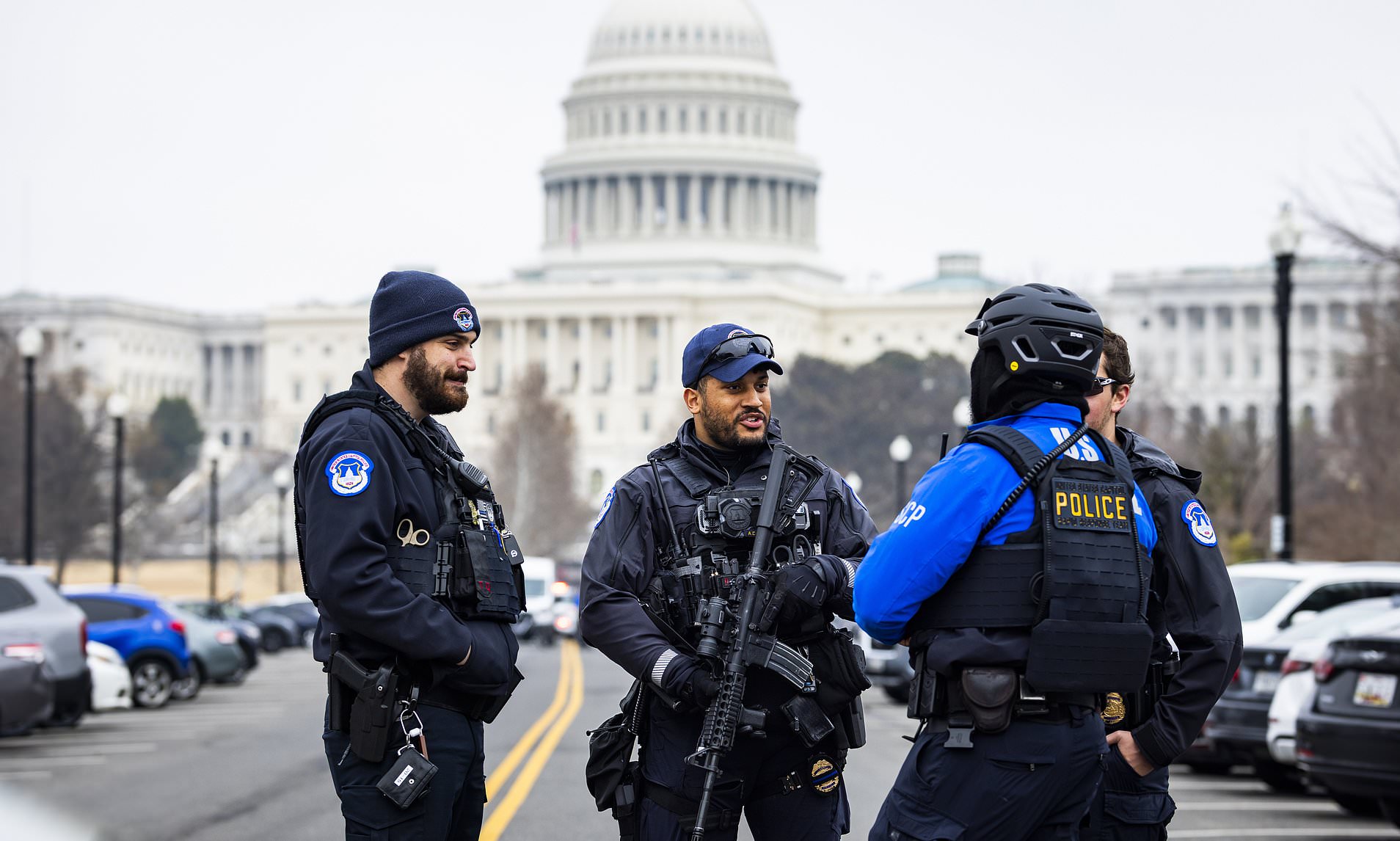 Gunman, 18, with loaded shotgun arrested after sprinting at US Capitol