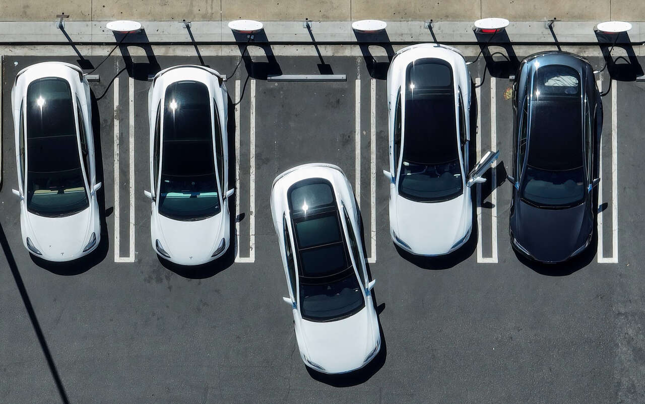 Tesla will stop using the term 'autopilot' to avoid 30-day suspension ...