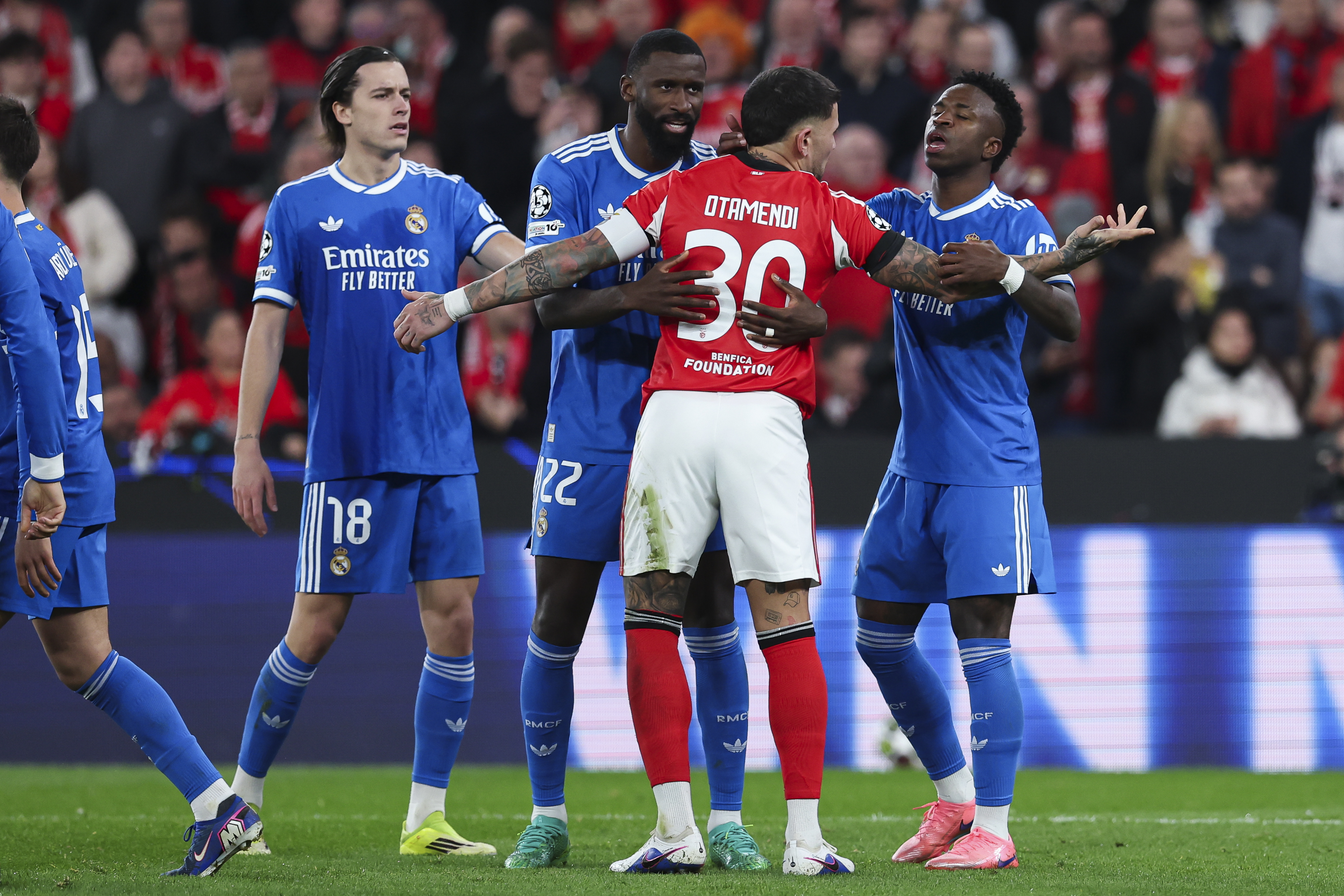 Spelers van Real Madrid reageren massaal op vermeend racisme jegens ...