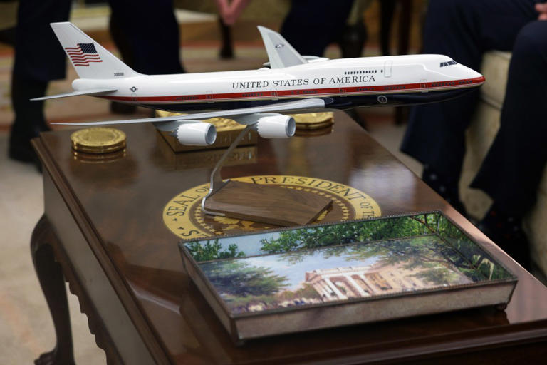 Air Force presidential fleet being transformed into Trump’s signature ...