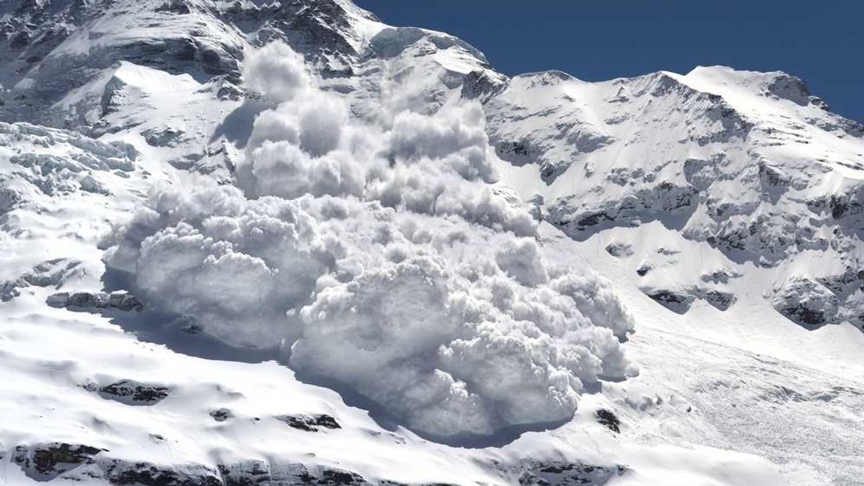 10 skiers missing after massive avalanche near site of Donner Party ...