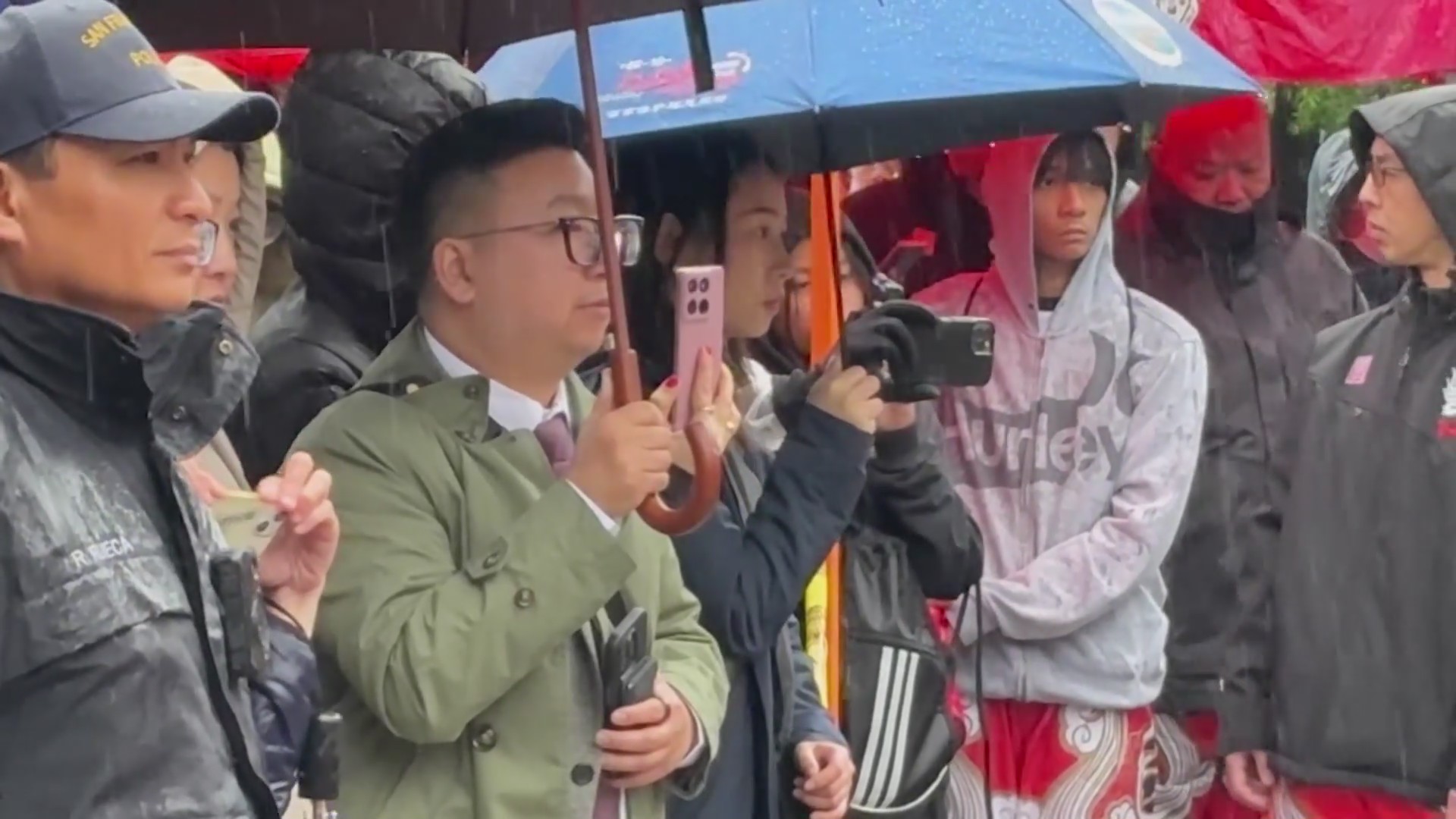 Large crowd braves rain for Lunar New Year celebration in SF's Chinatown