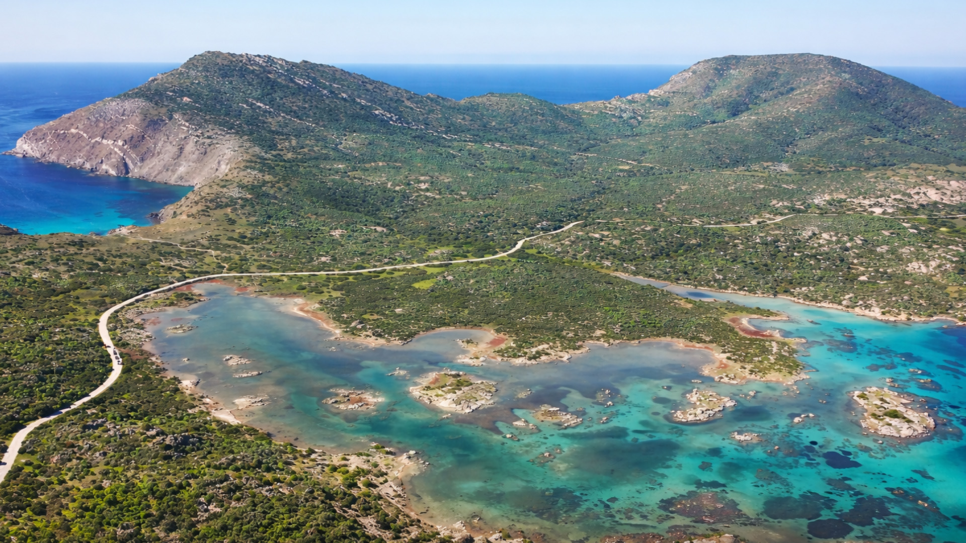 Una laguna così limpida da sembrare irreale
