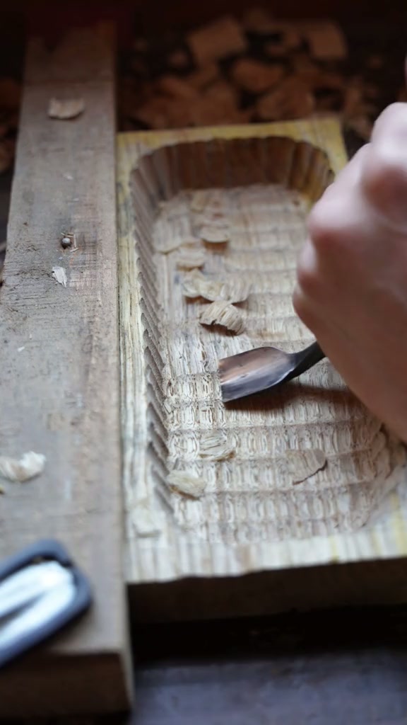 Hand carving a Japanese Wagatabon tray from a single board