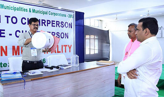 Draw of lots favours Congres in Telangana's Jangaon, Thorrur