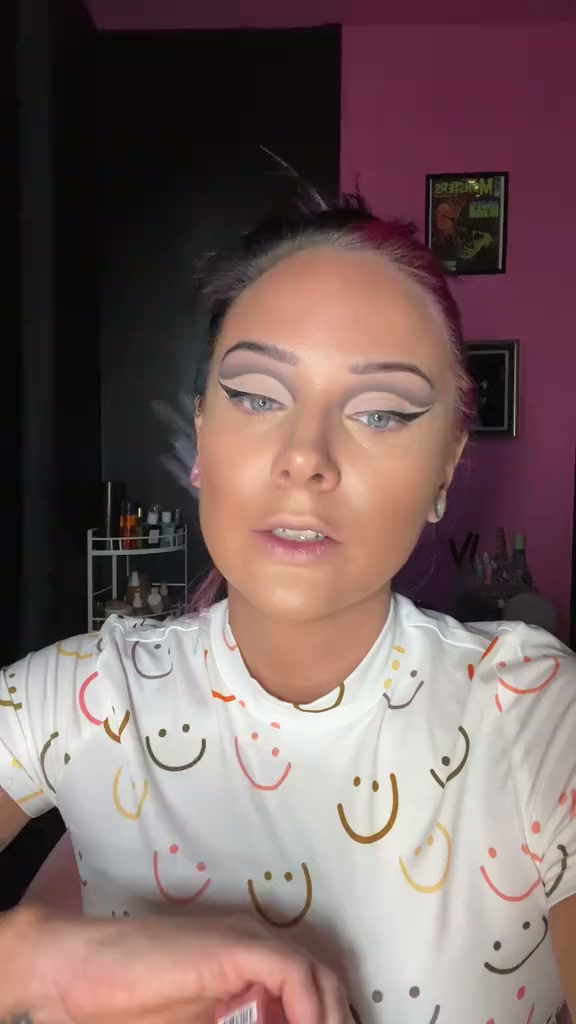 Testing the perfect neutral elf blush for blush minimalists