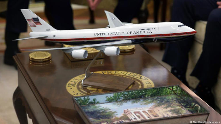 Air Force One jets to get Trump's signature color scheme