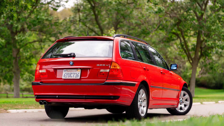 BMW's 325xi was the best AWD wagon of the '00s, and it's cheap today