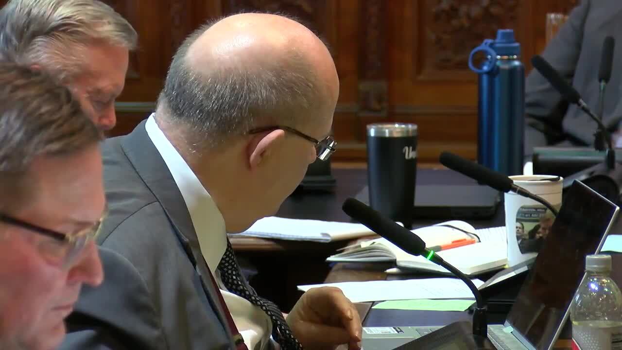 Iowa House committee advances citizenship verification bill for state ...