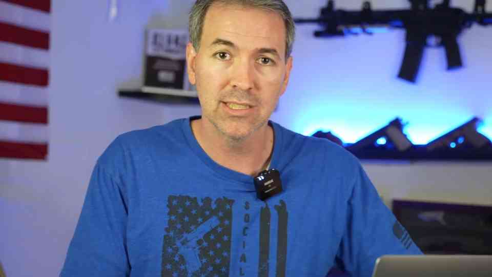 Ex-CIA Jason Hanson reacts to a cab robbery interrupted by the police