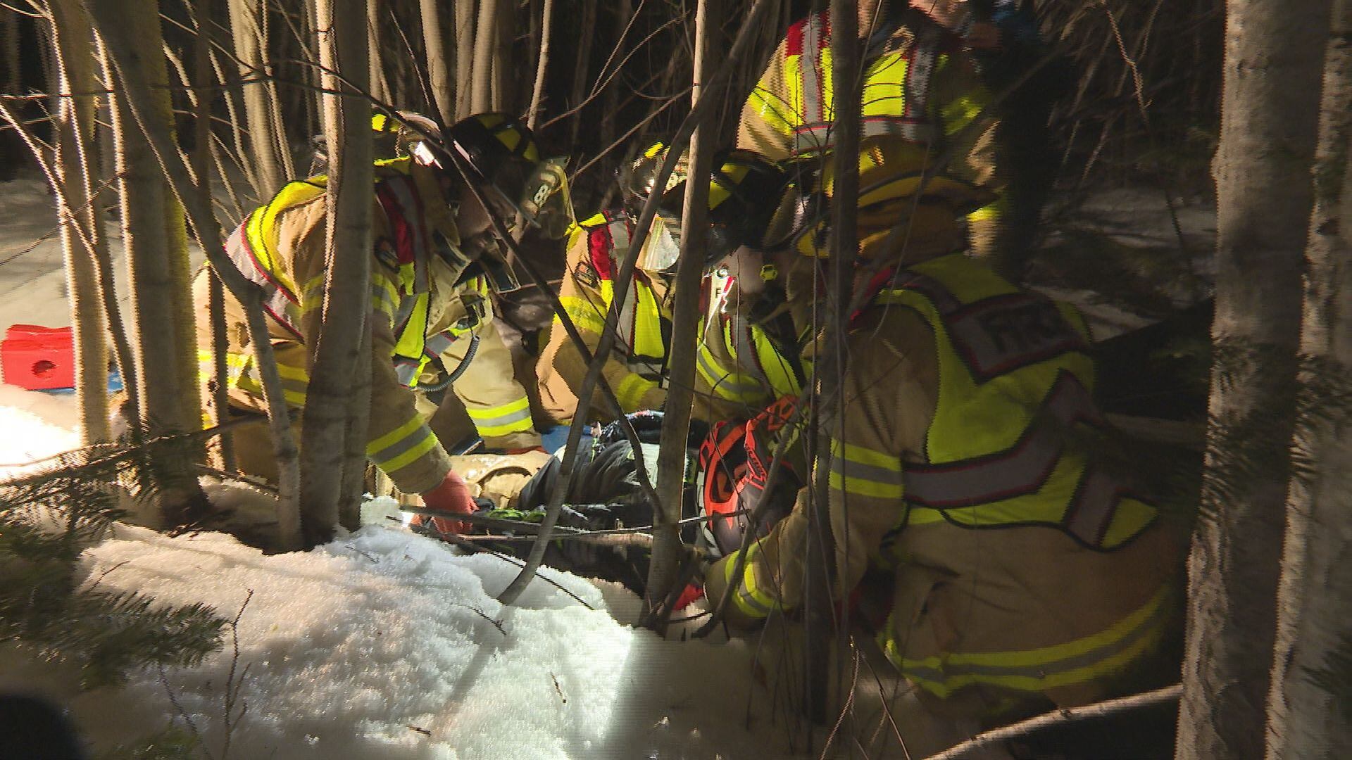 Snowmobile club partners with fire department for crash response training