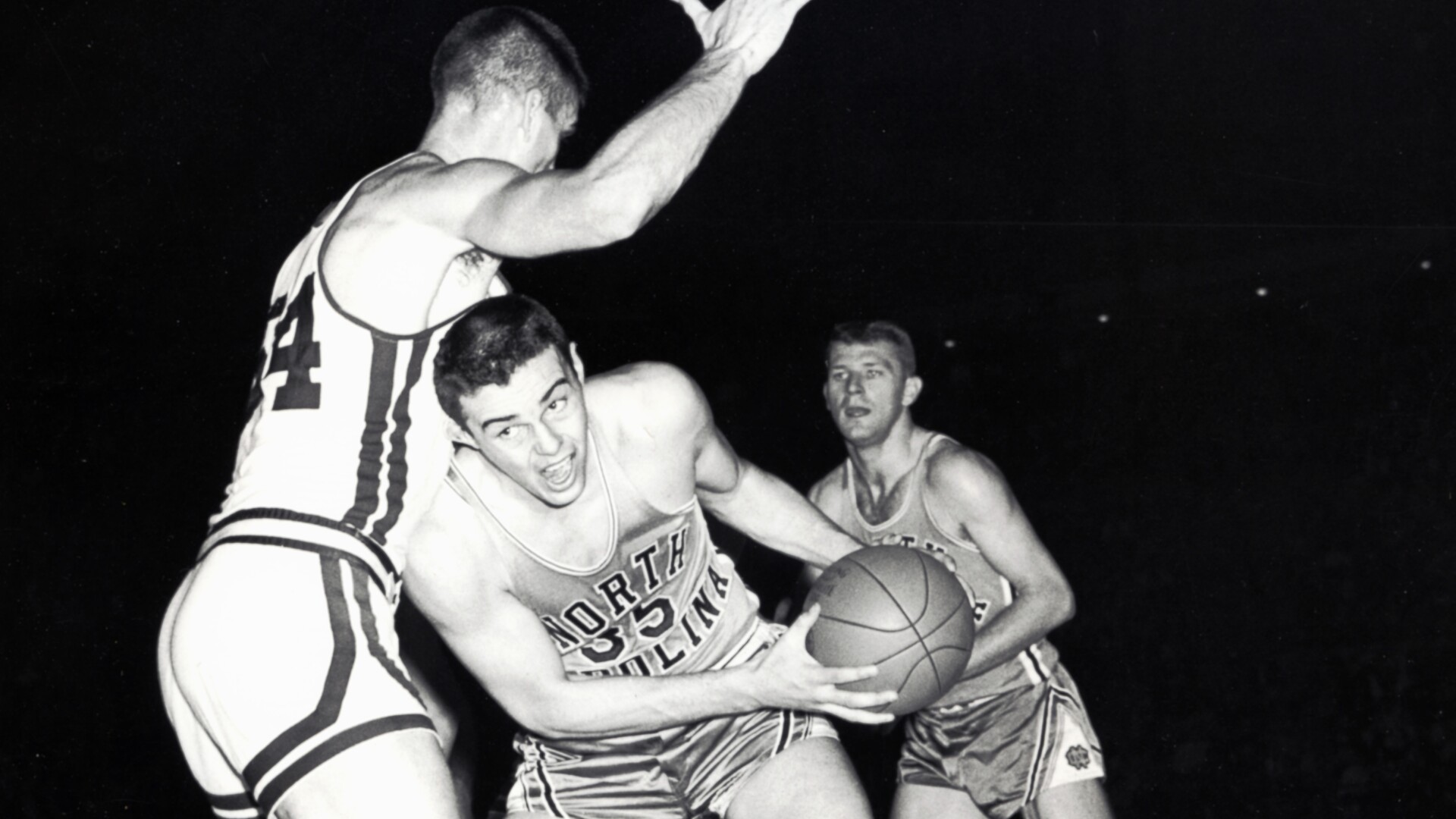 Doug Moe, the rumpled, irreverent coach of the high-scoring Denver ...
