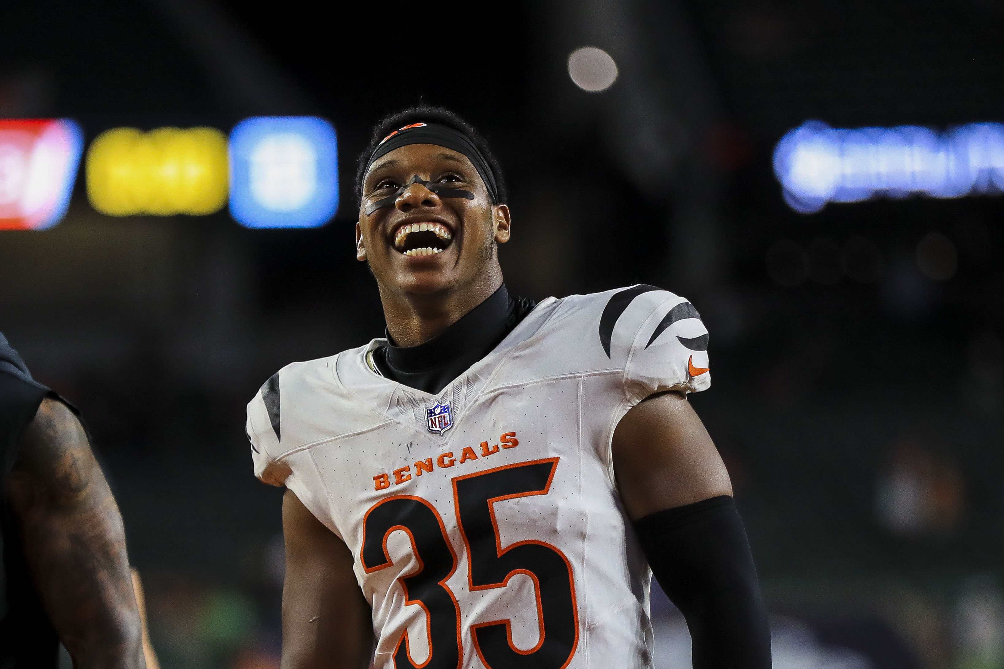 Jalen Davis re-signs with Cincinnati Bengals