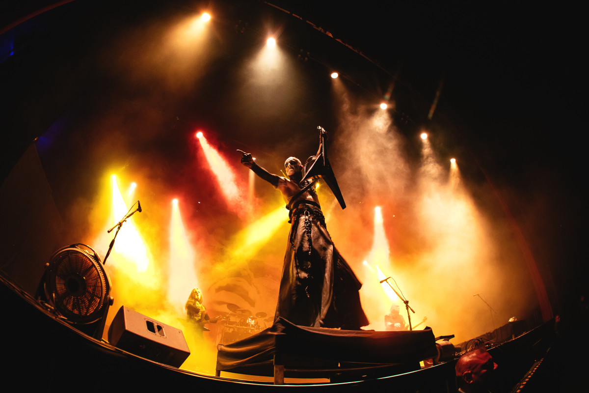 '90s metal band issues statement after canceling show amid 2026 tour