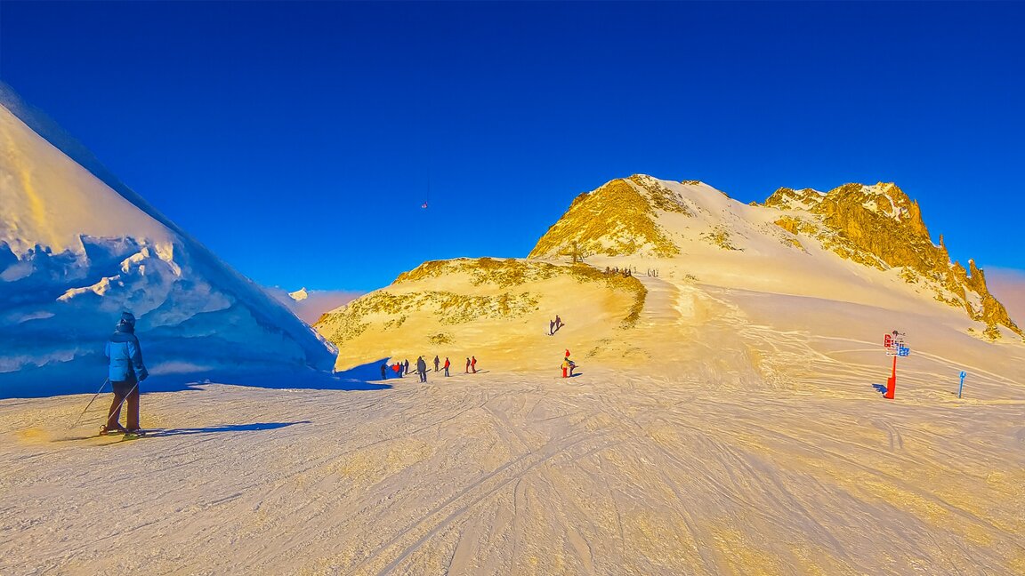 Skiing down Grand Renard slope Les Arcs