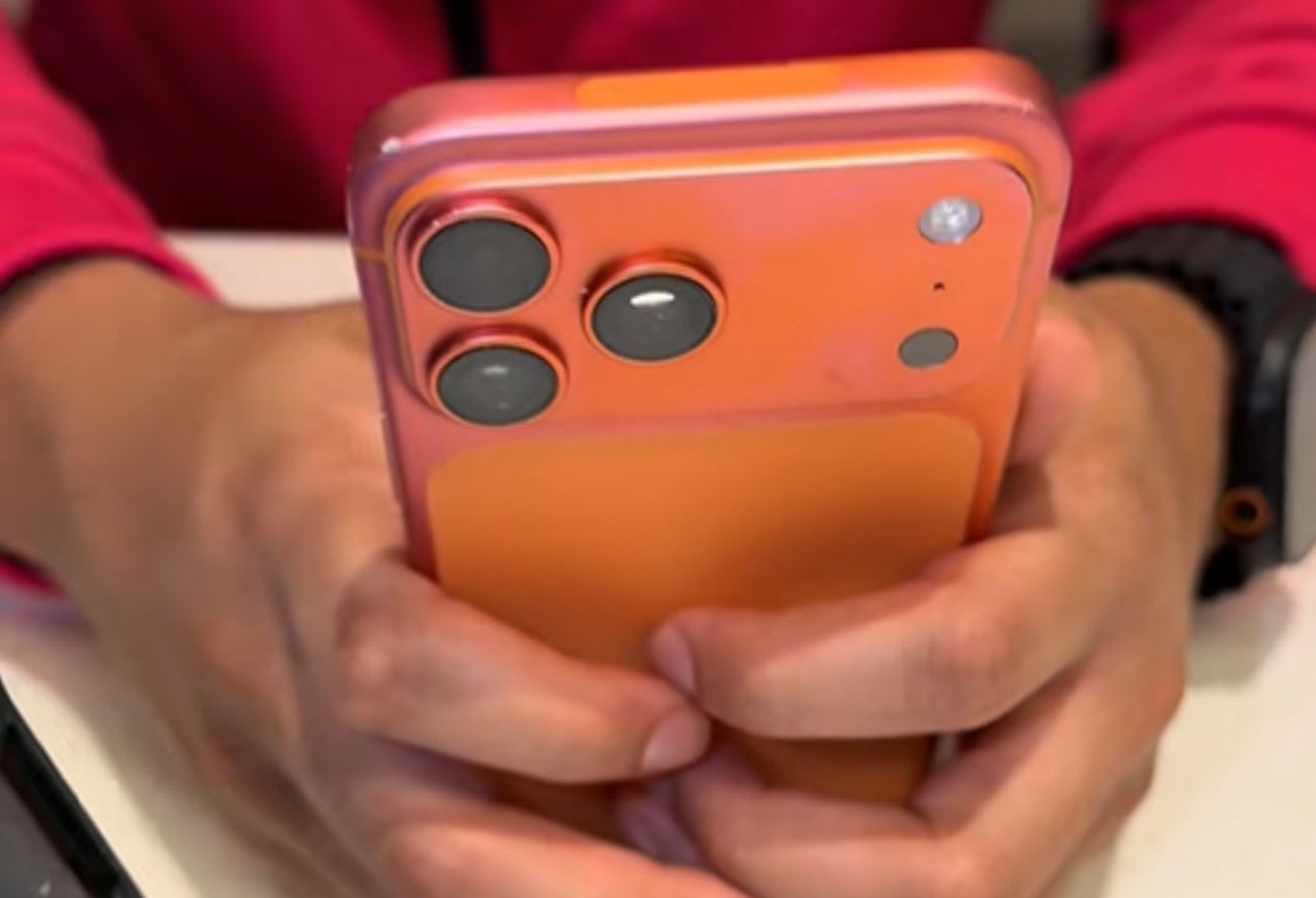 Is your iPhone 17 cosmic orange turning pink? Netizens are buzzing ...