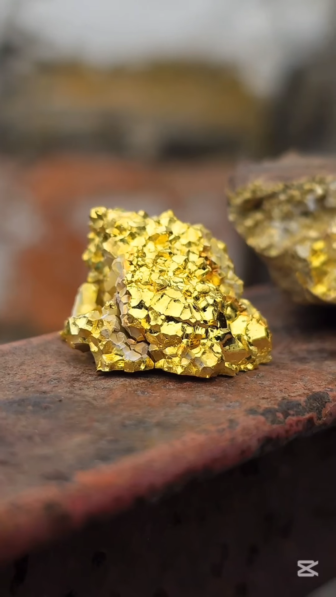 What made this gold form such strange shapes