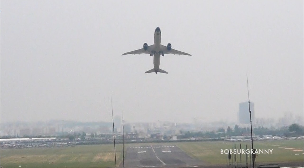 When a Boeing 787 goes vertical moments after takeoff