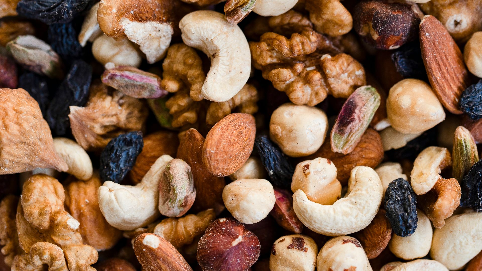 20 snacks that keep your energy steady at work