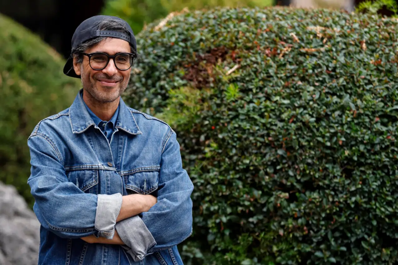 Chi è Enrico Cremonesi, il compositore amico di Fiorello al ...