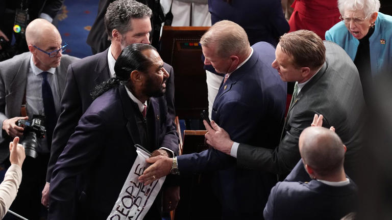 Al Green escorted out of State of the Union after physical ...