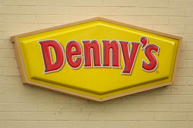 Ex-Denny's employee accused of exposing self to customers, arrest ...