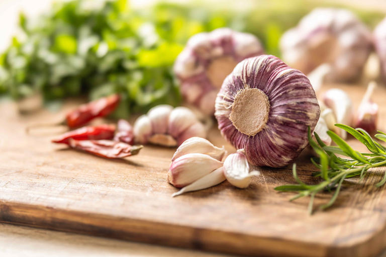 The life-changing garlic peeling trick I learned from my doctor's ...