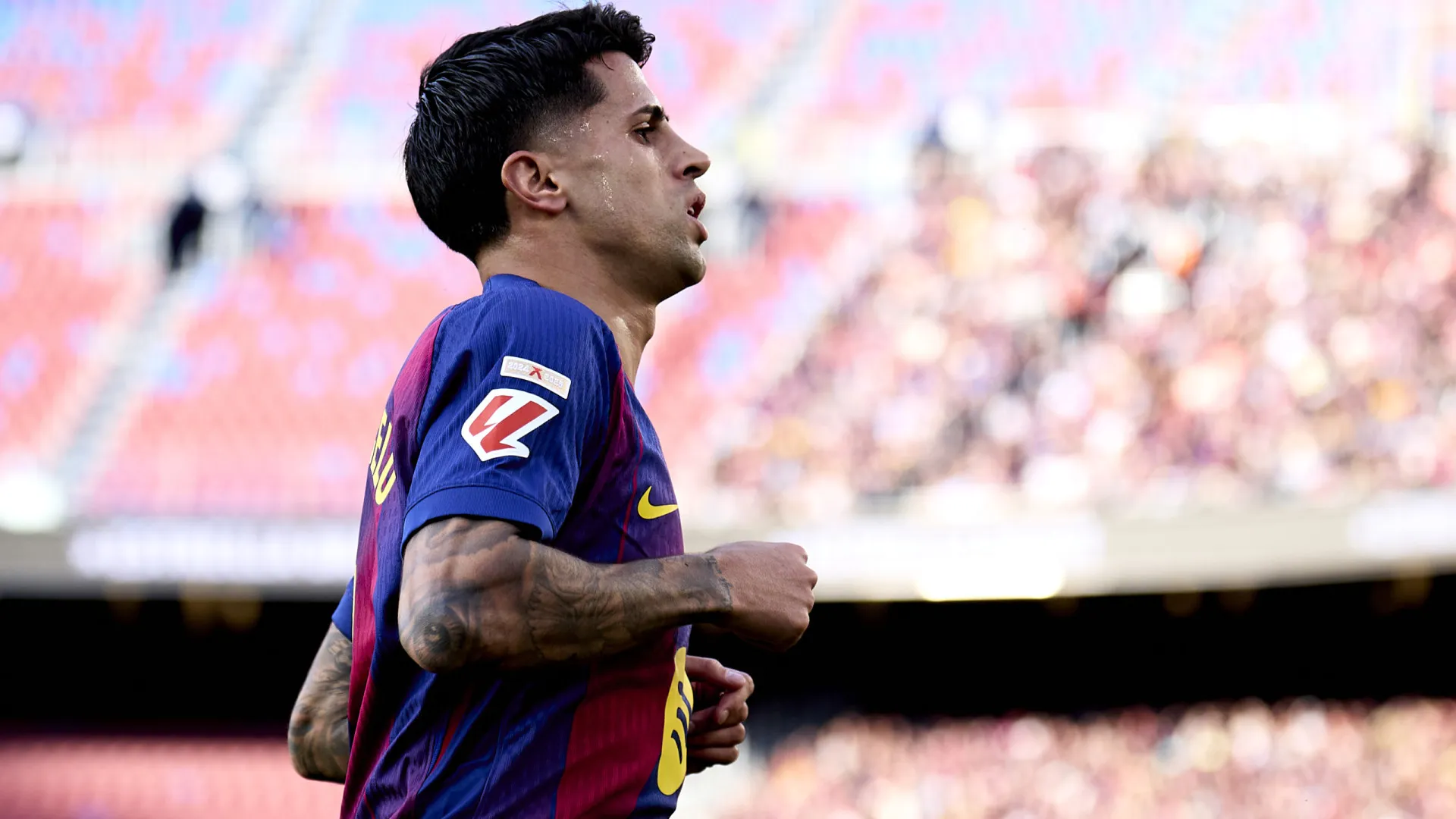 Reviravolta no Barcelona. João Cancelo com futuro mais definido