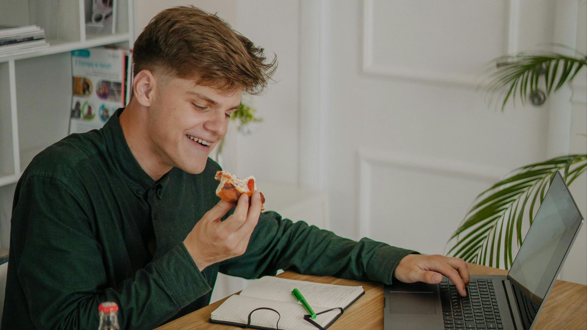 20 snacks that keep your energy steady at work