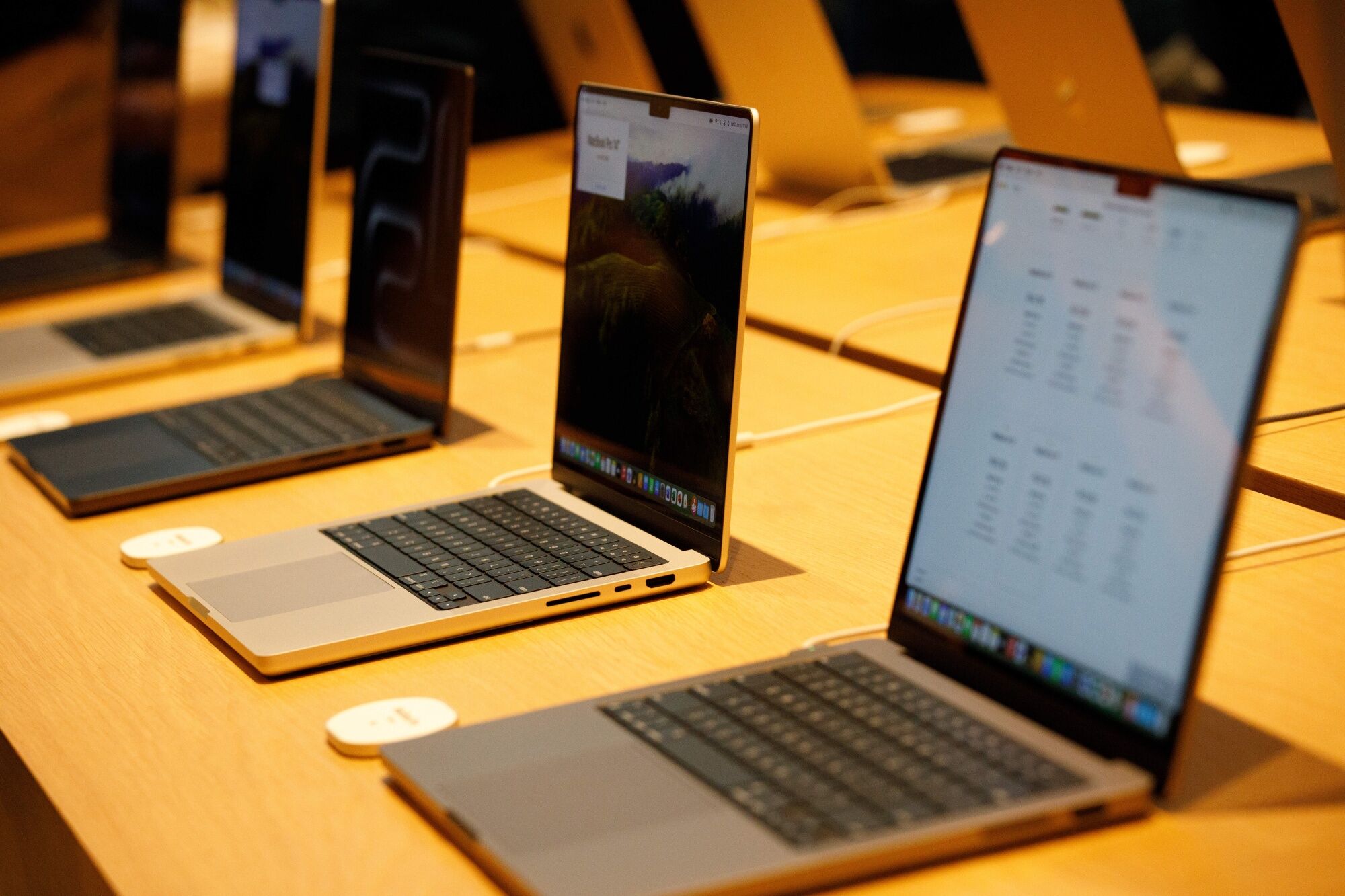 アップル、初のタッチ式MacBook Proに「Dynamic Island」搭載へ