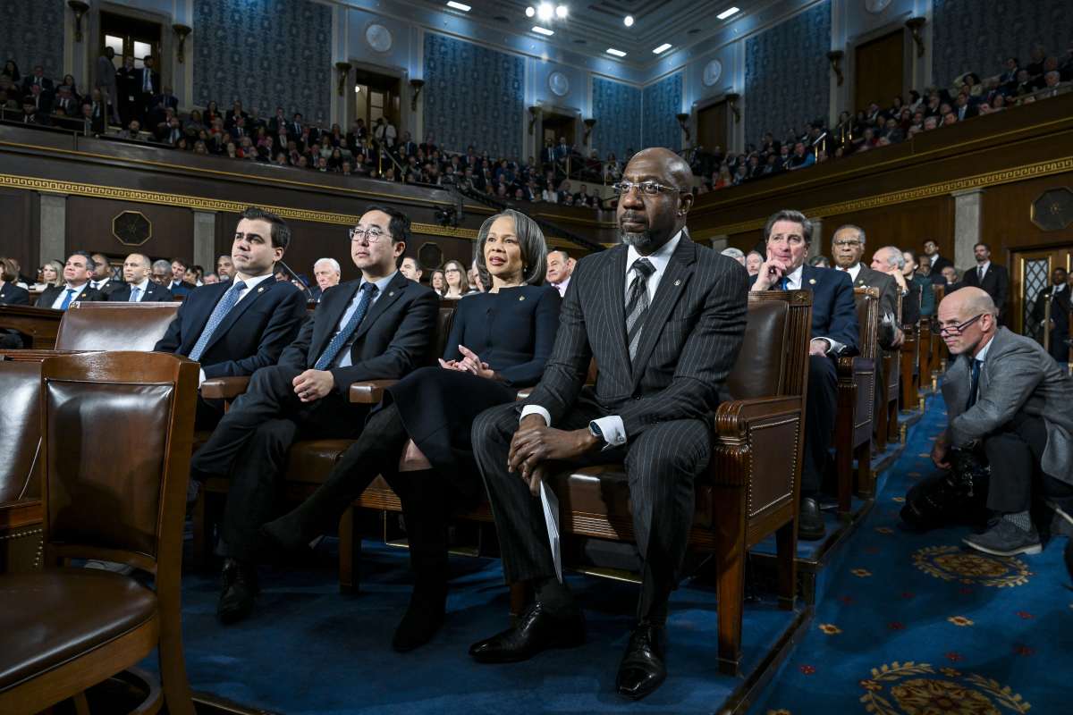 Trump asks lawmakers to stand if they back citizens over 'illegal ...