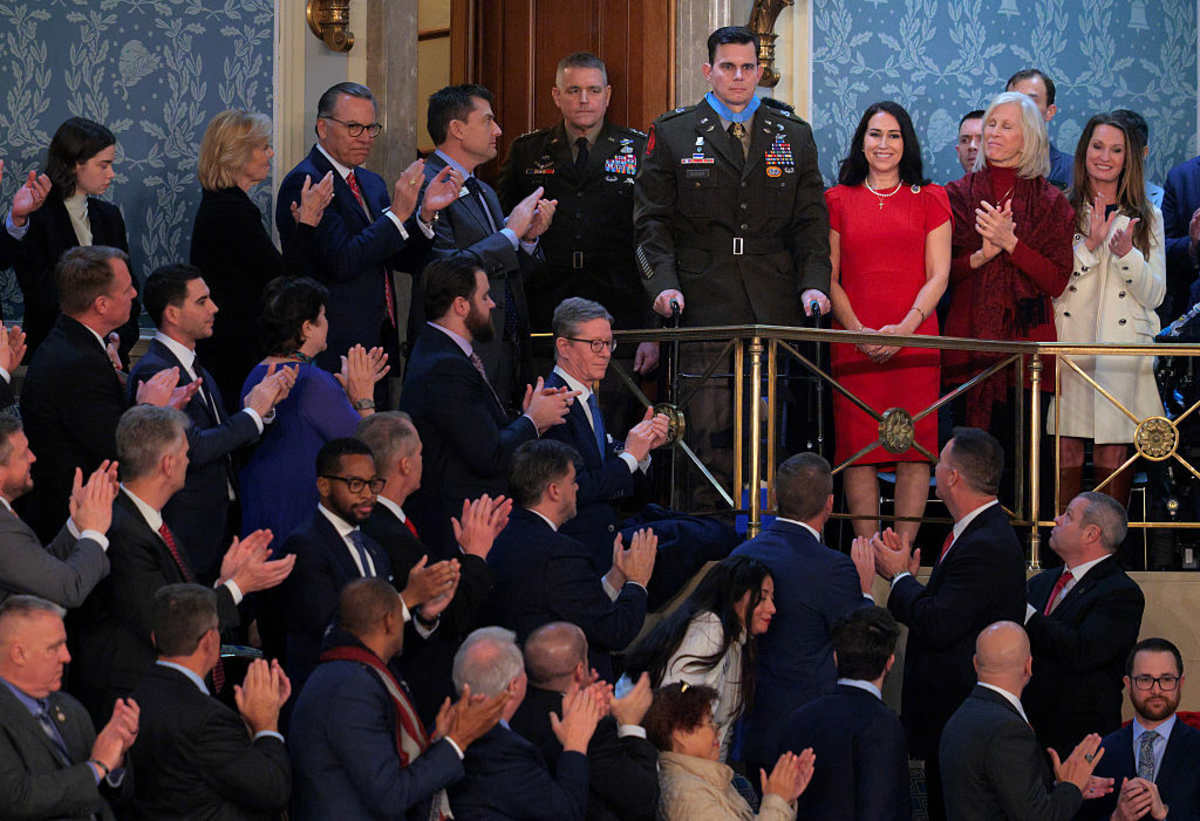 Trump presents Medal of Honor to Eric Slover for role in Nicolas Maduro ...