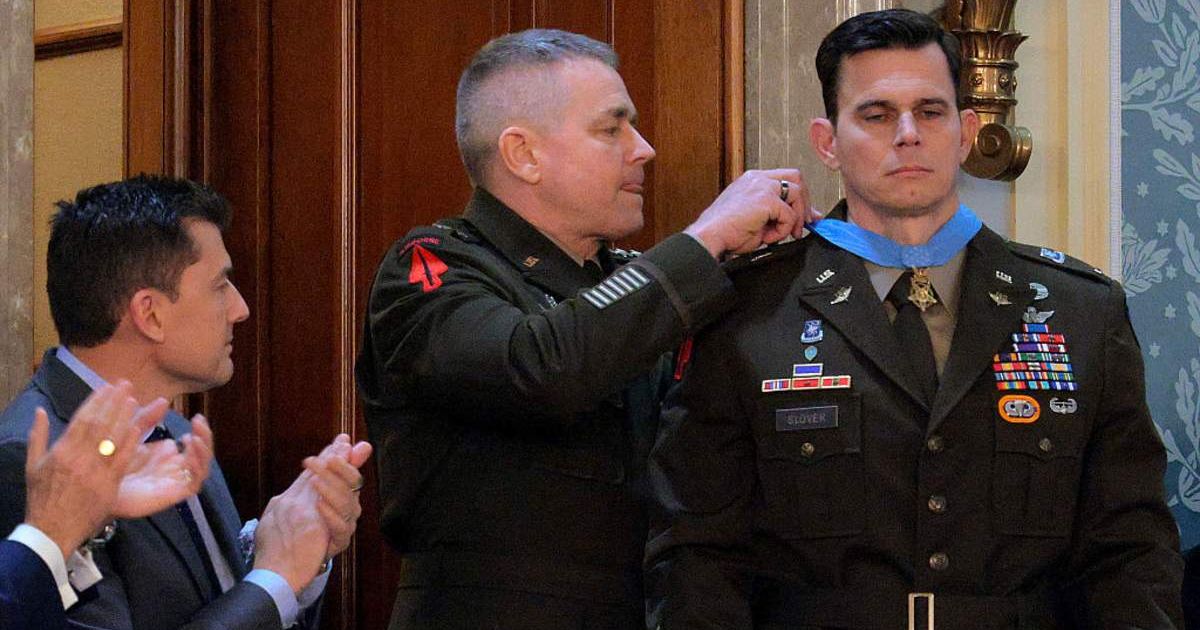 Trump presents Medal of Honor to Eric Slover for role in Nicolas Maduro ...
