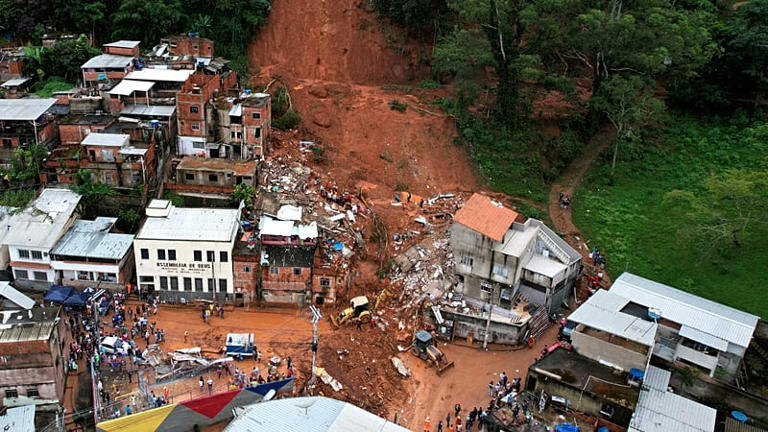 Glissements de terrain au Brésil : 43 disparus après de fortes pluies à ...