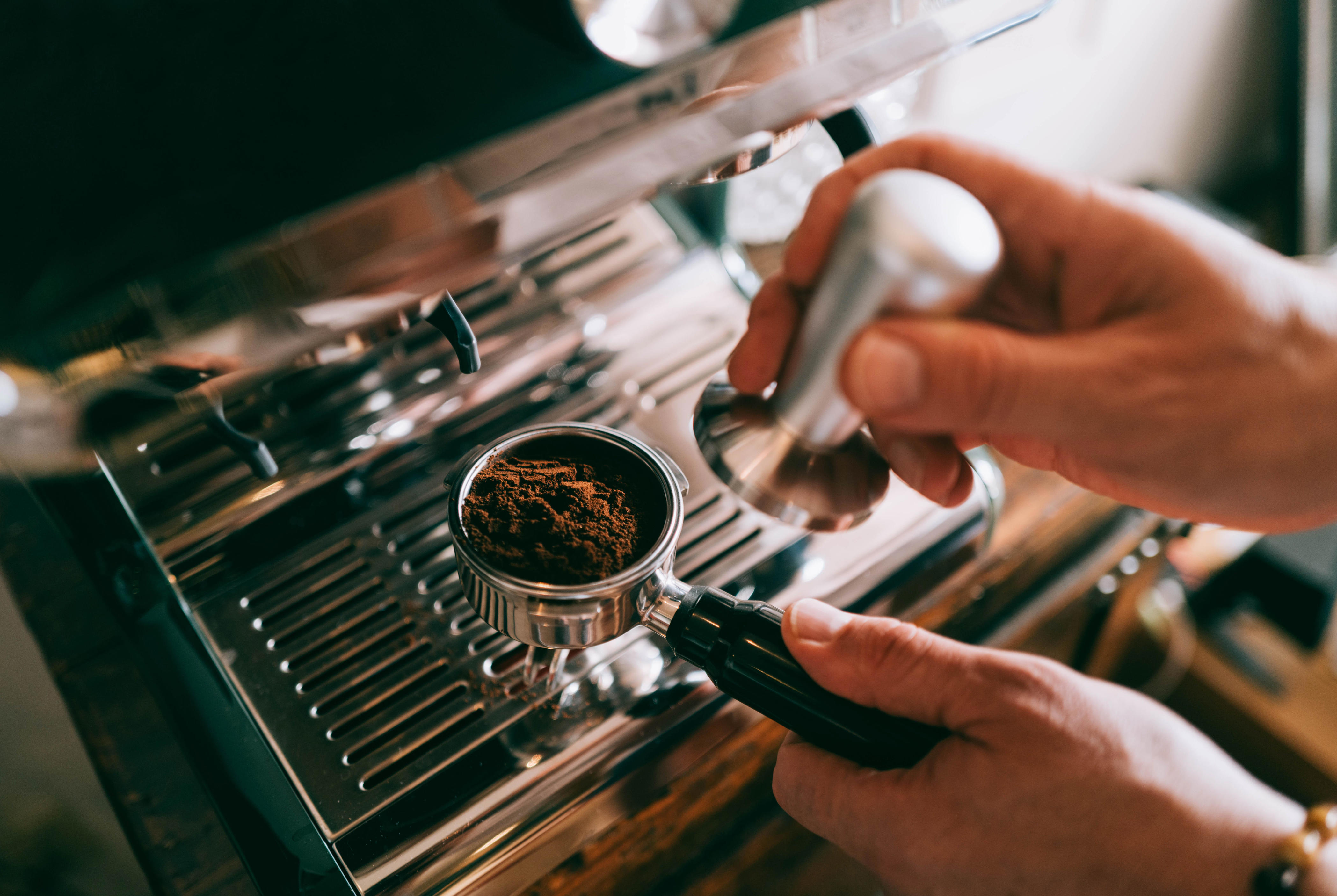 These 10 best coffee grinders will craft deliciously brewed beverages ...
