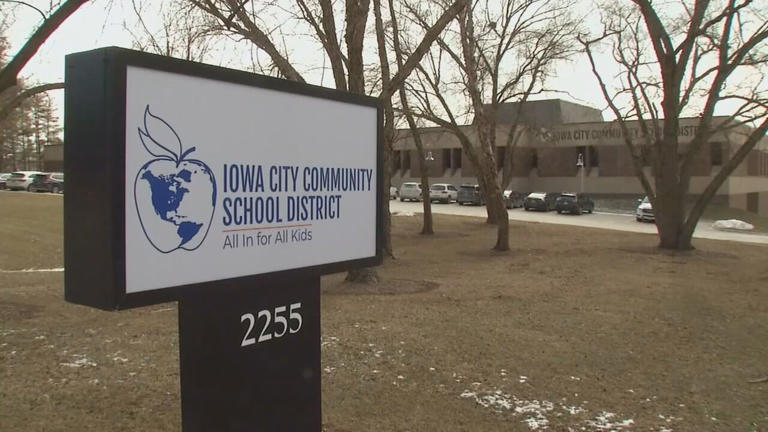 Iowa City High band students to return after being stranded in Chicago
