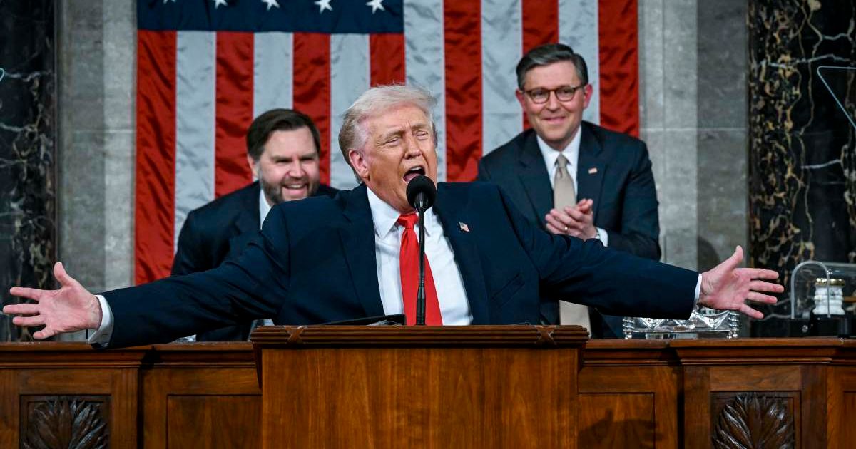 Trump asks lawmakers to stand if they back citizens over 'illegal ...