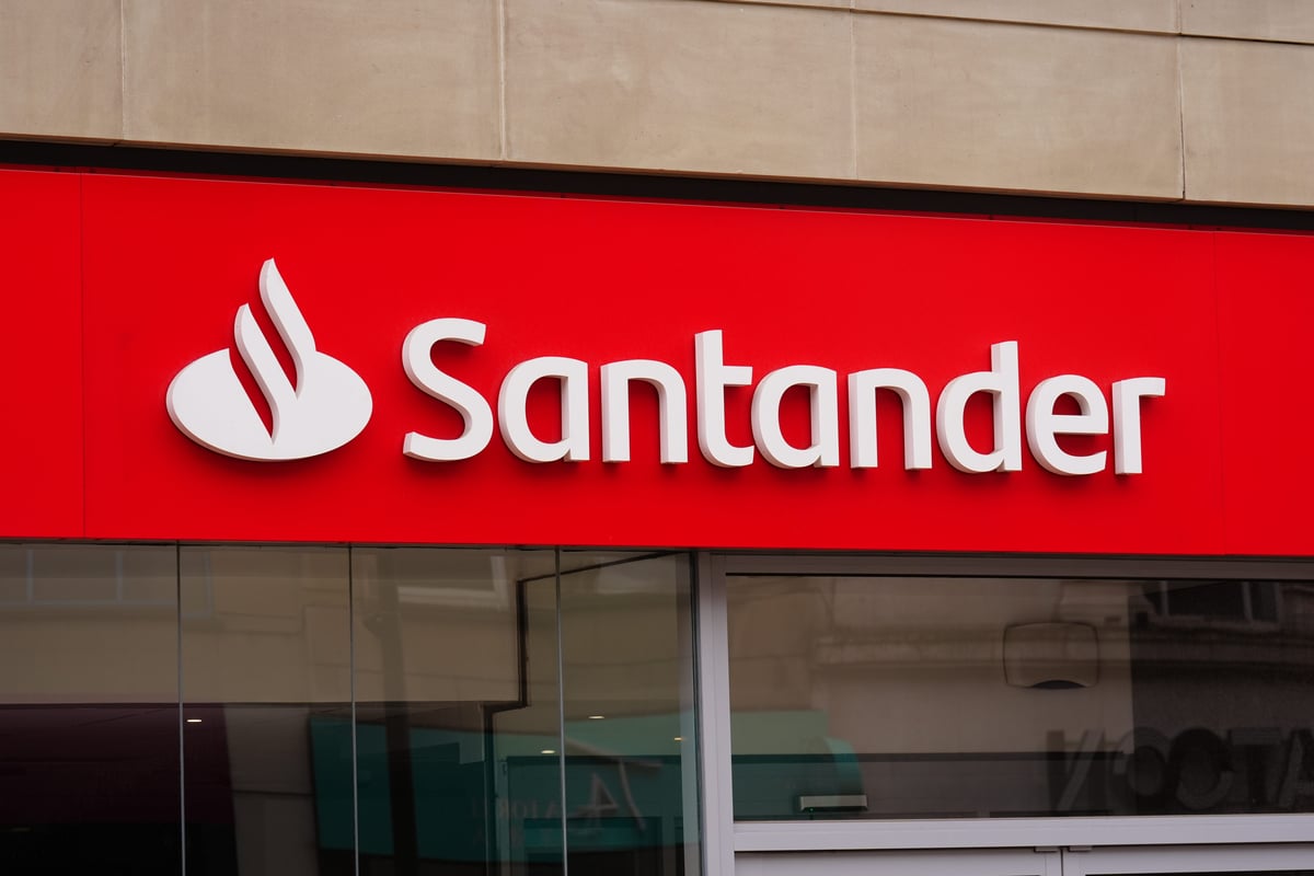 Santander aims for one billion euro boost from AI and wants 30m more ...