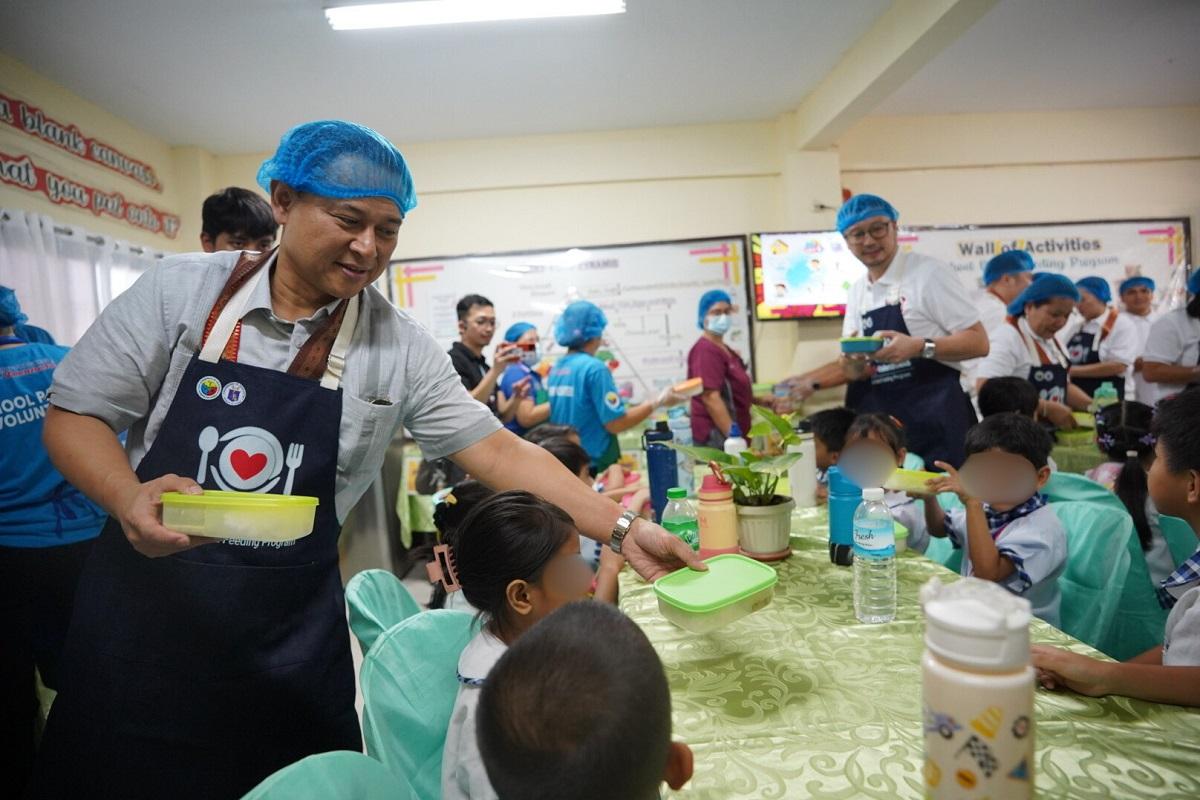 DepEd, Valenzuela LGU, private firms expand school feeding and ICT support
