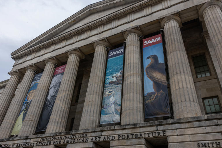 A professor challenged the Smithsonian. Security shut the gallery.