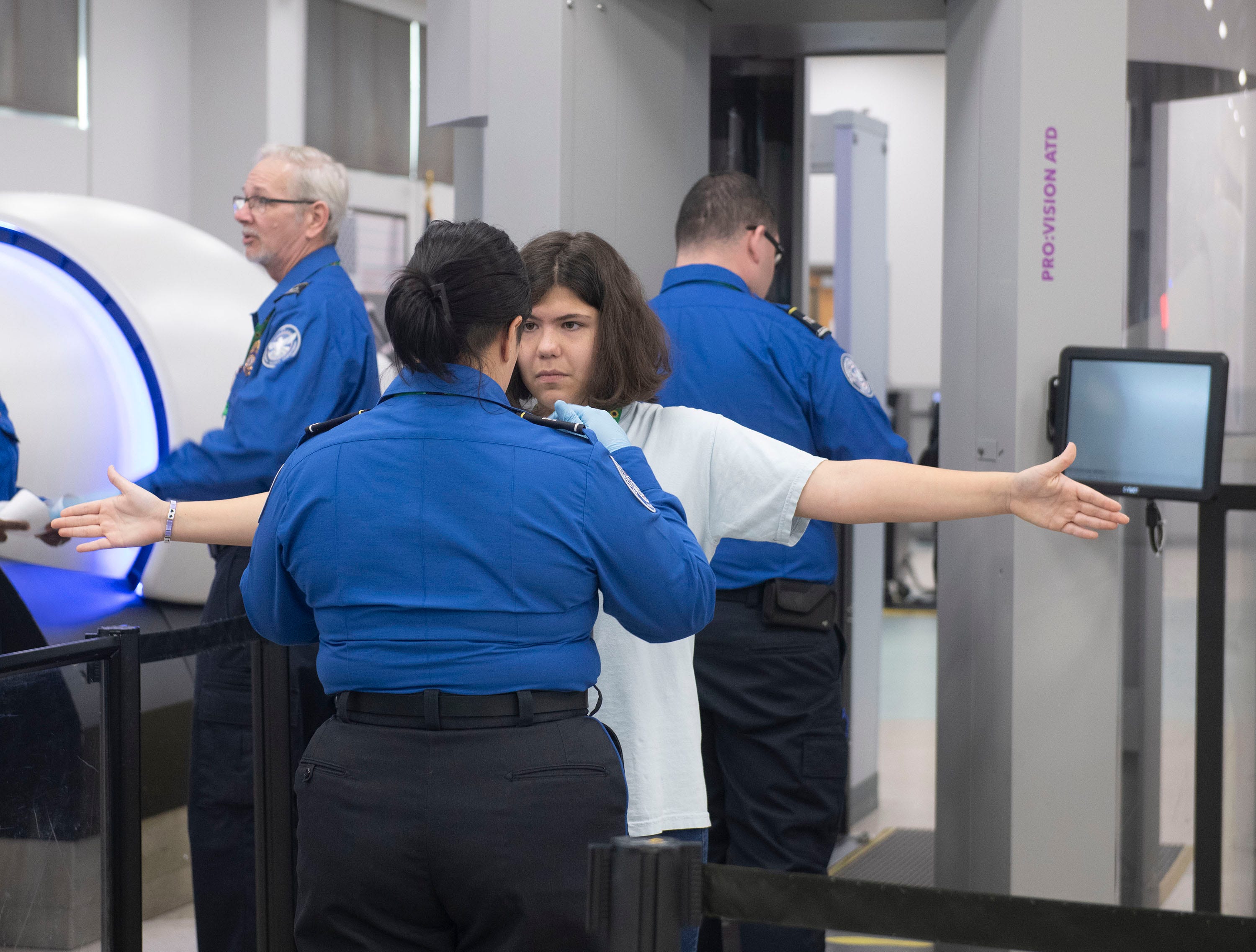 What is the TSA wait time at RSW airport in Fort Myers today?