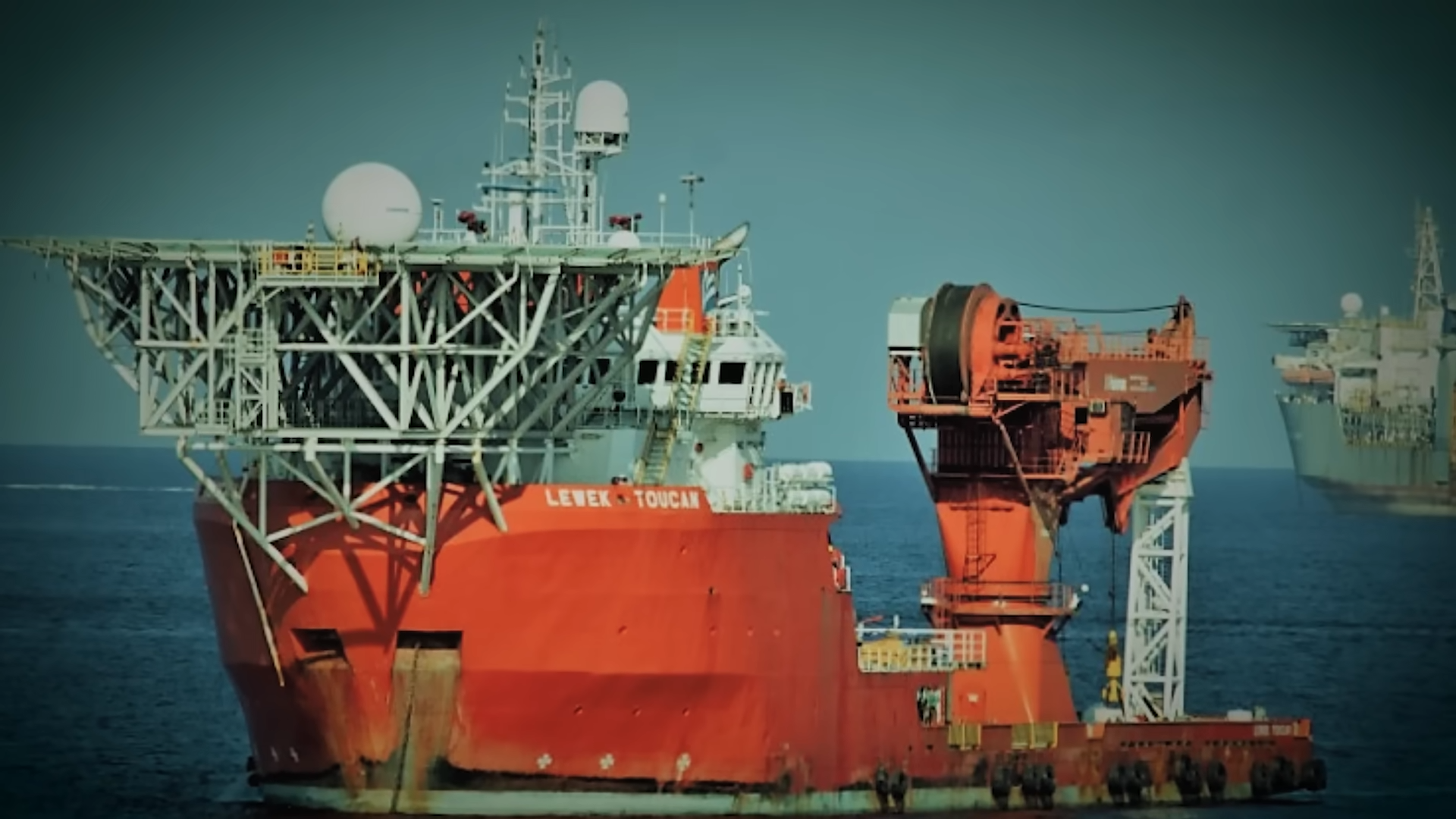 63 hours trapped in a sunken ship - man survives 100 feet underwater
