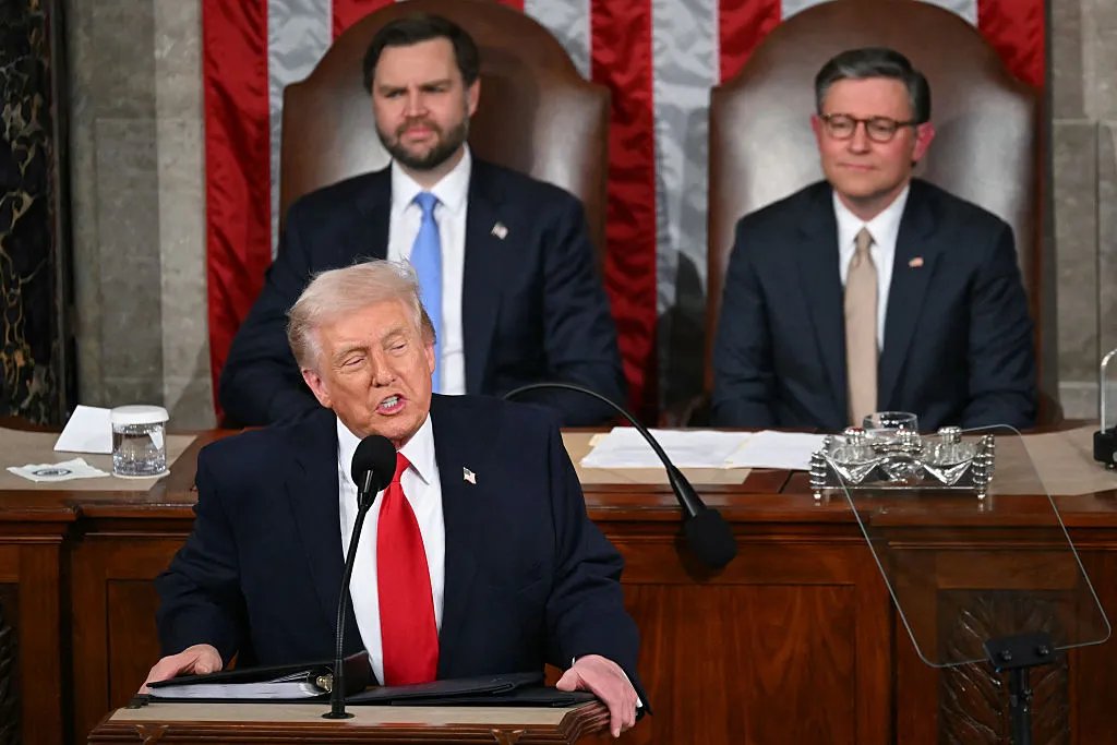 'This is embarrassing': Trump’s big speech falls apart as fans can’t ...