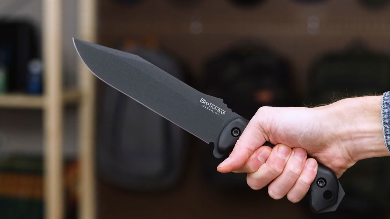 15 fixed blades that baton wood without loosening or failing
